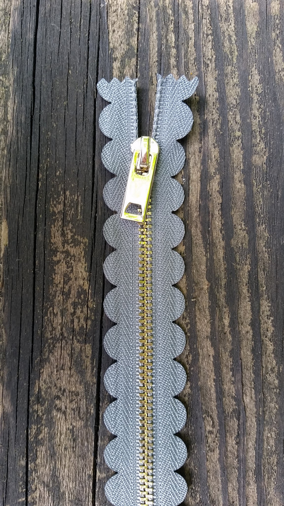 10" Gray Scallop Zipper – Alyssa May Design