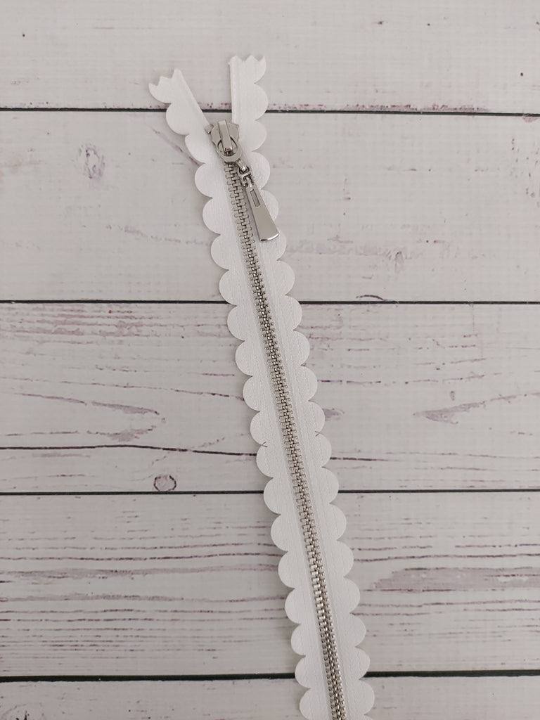 14" White Scallop Zipper – Alyssa May Design